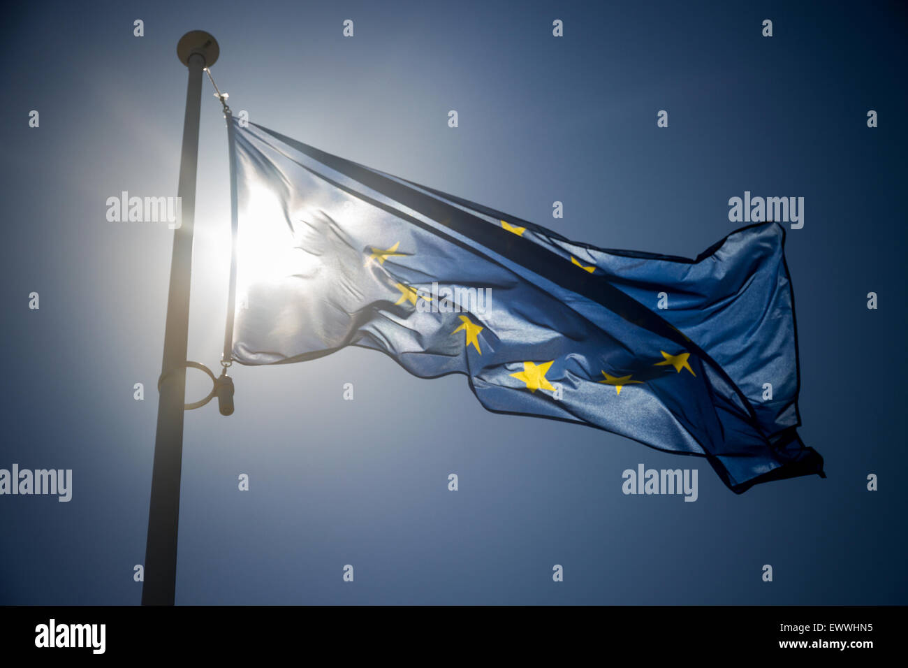 Blue sky background hi-res stock photography and images - Alamy