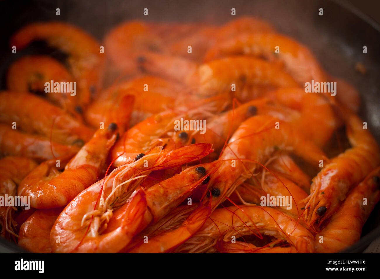 Spanish garlic and chilli prawns hi-res stock photography and images ...