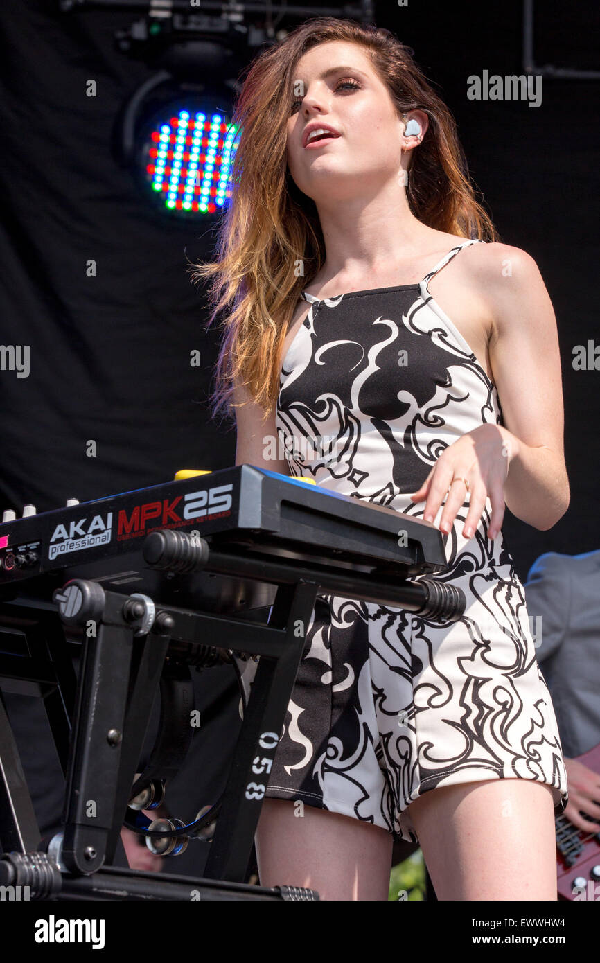 Echosmith concert hi-res stock photography and images - Alamy