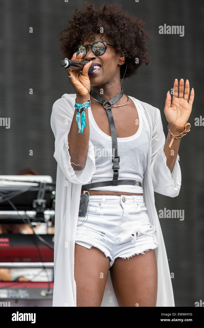 Clean bandit singer hi-res stock photography and images - Alamy