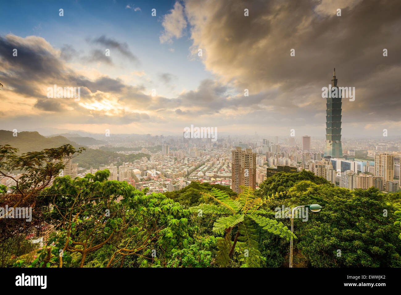 Taipei 101 sunset hi-res stock photography and images - Alamy