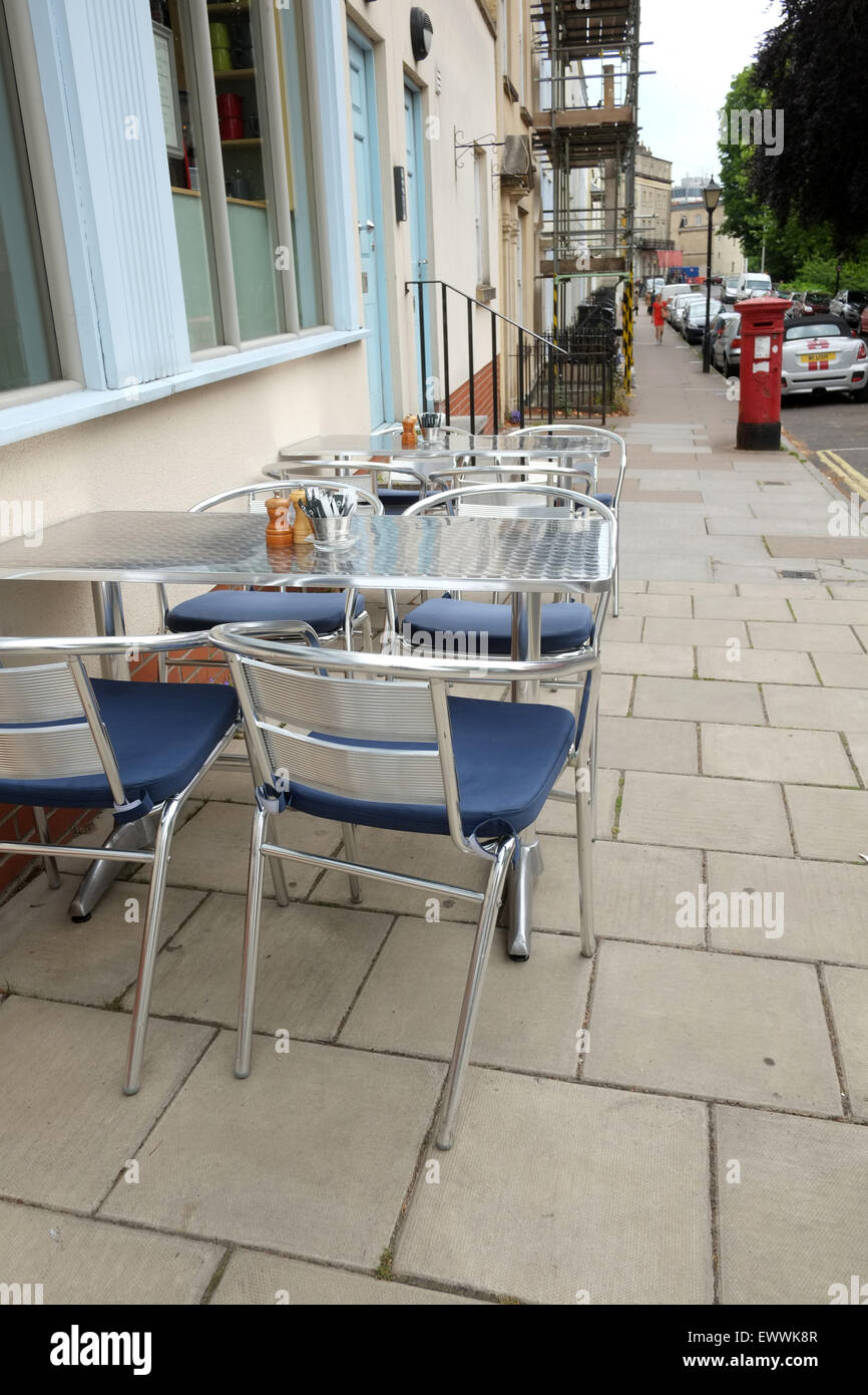 Silver tables hi-res stock photography and images - Alamy