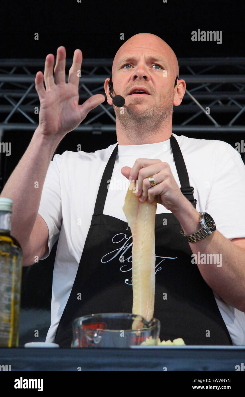 English celebrity chef hi-res stock photography and images - Alamy