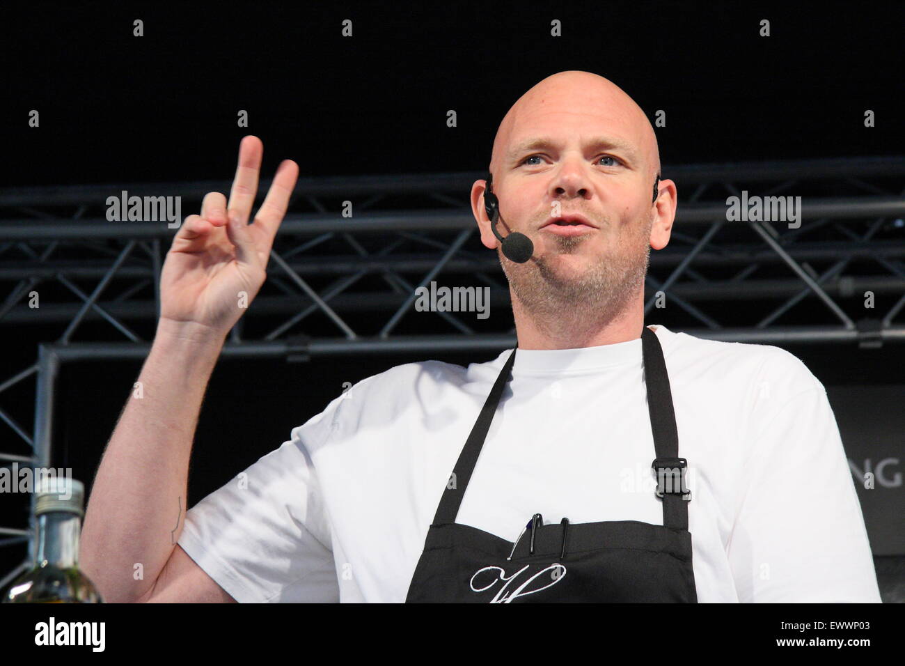 Celebrity TV chef, Tom Kerridge gives a cookery demonstration at ...