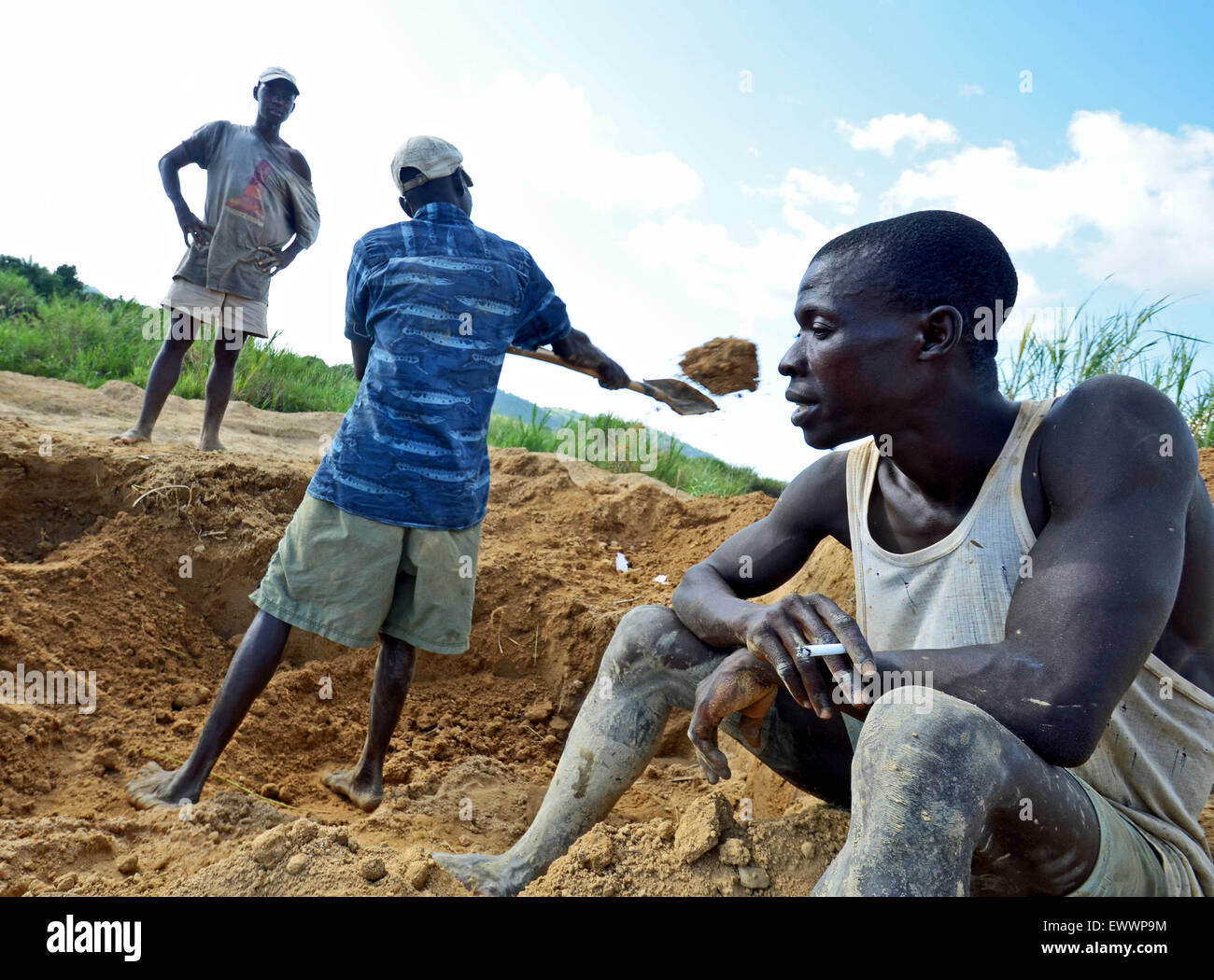 Artisanal diamond mining hi-res stock photography and images - Alamy