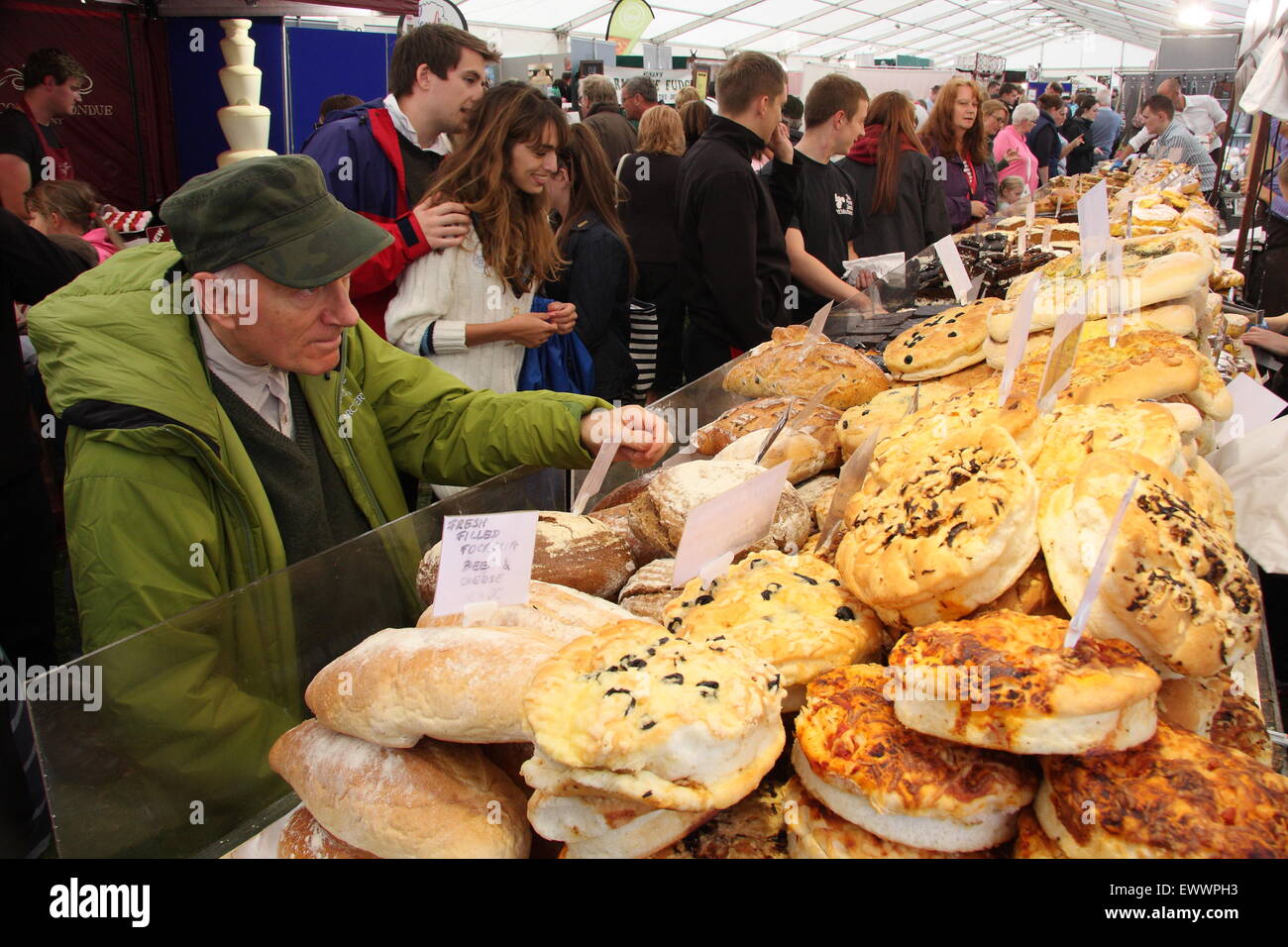 Artisan fair hi-res stock photography and images - Alamy