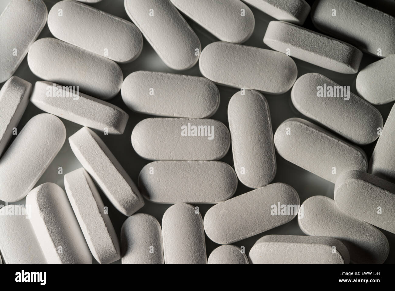 Pain relief pills hi-res stock photography and images - Alamy