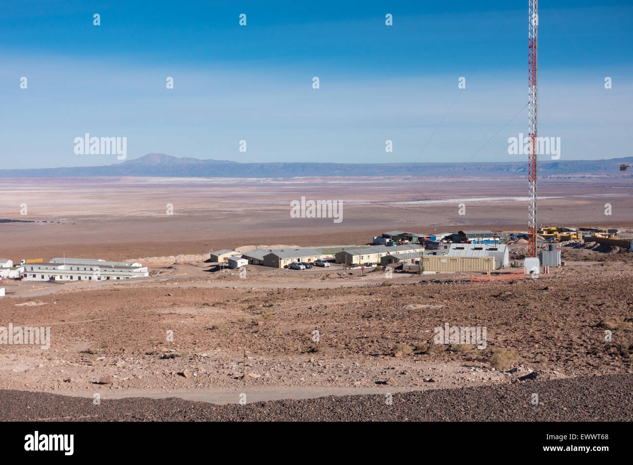 Atacama desert chile observatory hi-res stock photography and images ...