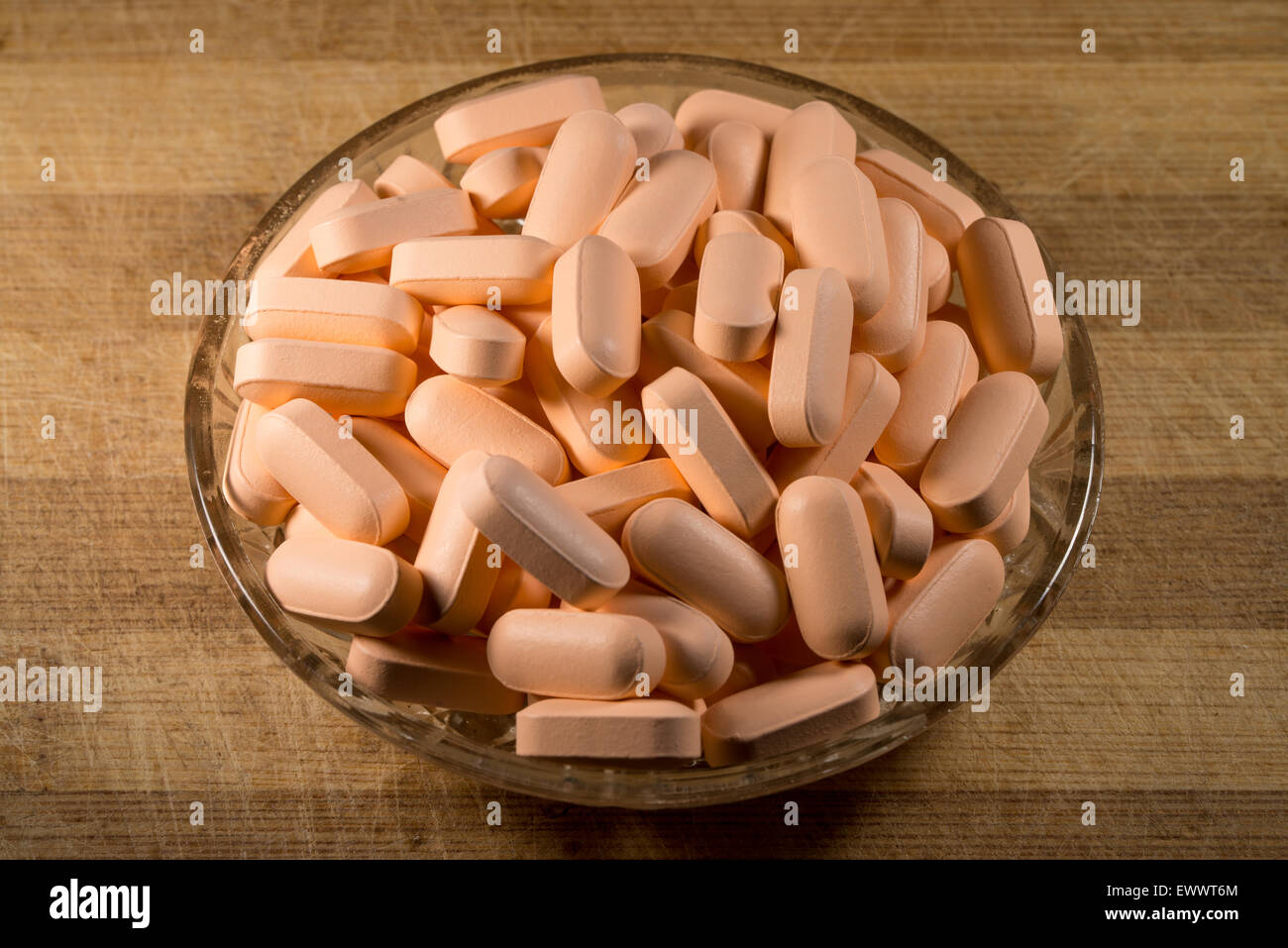 Pills in a bowl hi-res stock photography and images - Alamy
