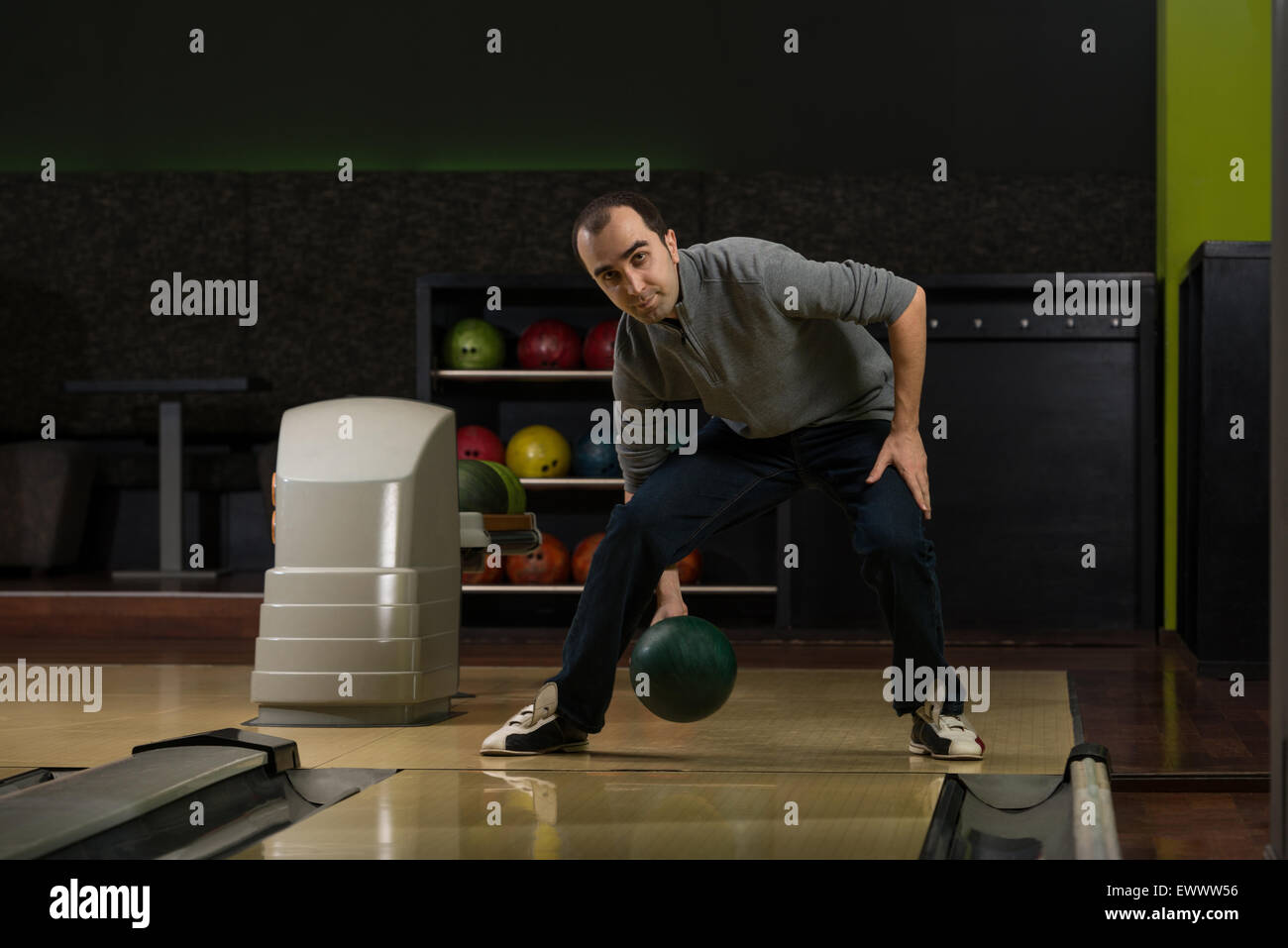 Man bowling hi-res stock photography and images - Alamy