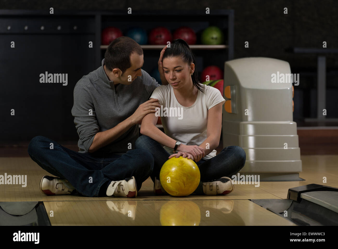 Two men ten pin bowling hi-res stock photography and images - Alamy
