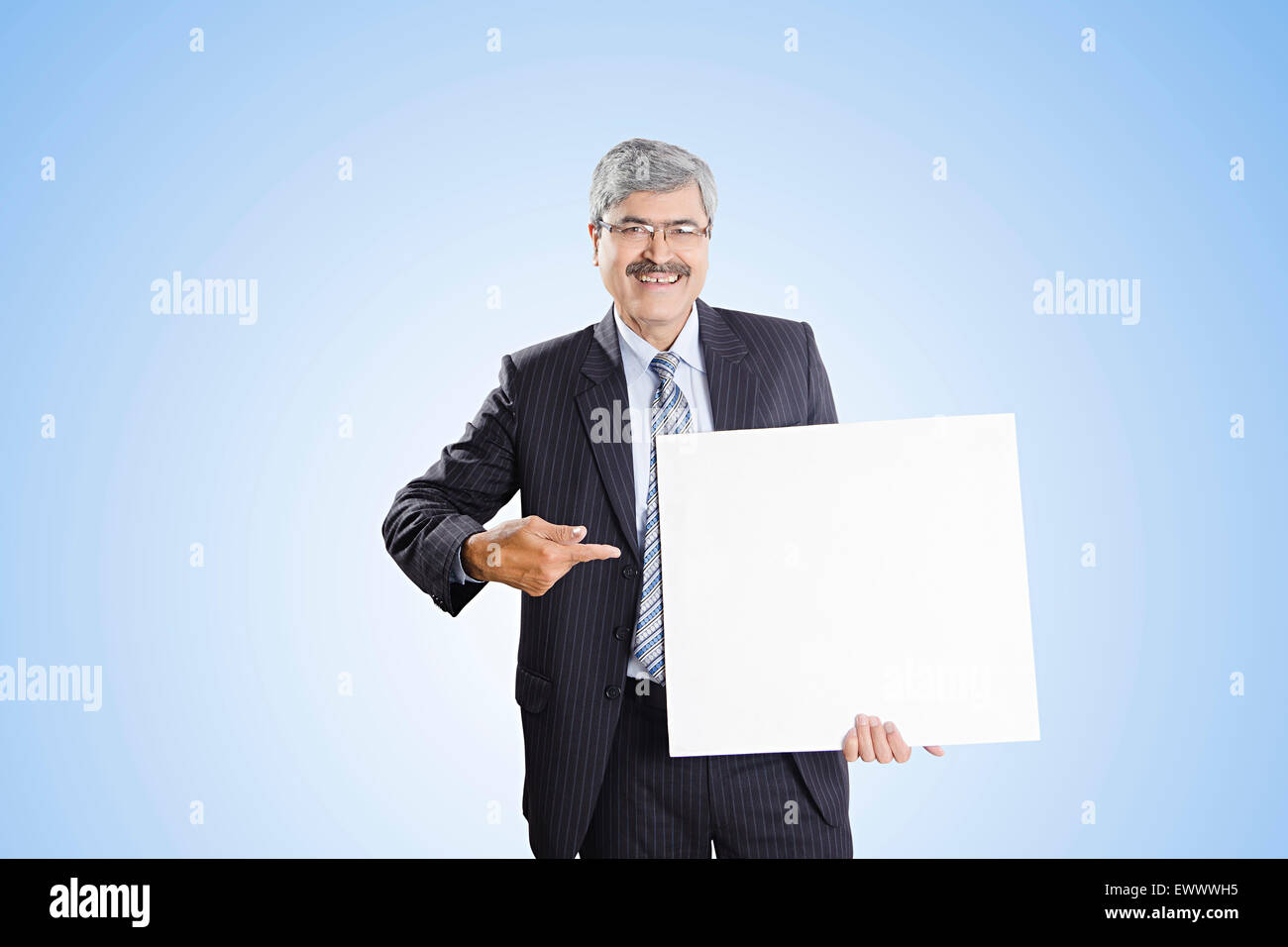 Spectacles buying guide hi-res stock photography and images - Alamy