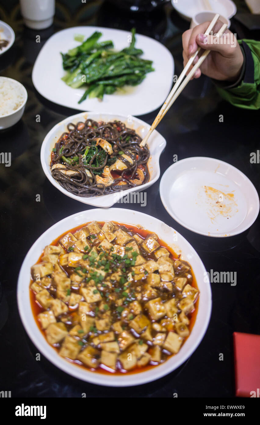 Chinese cook hi-res stock photography and images - Alamy