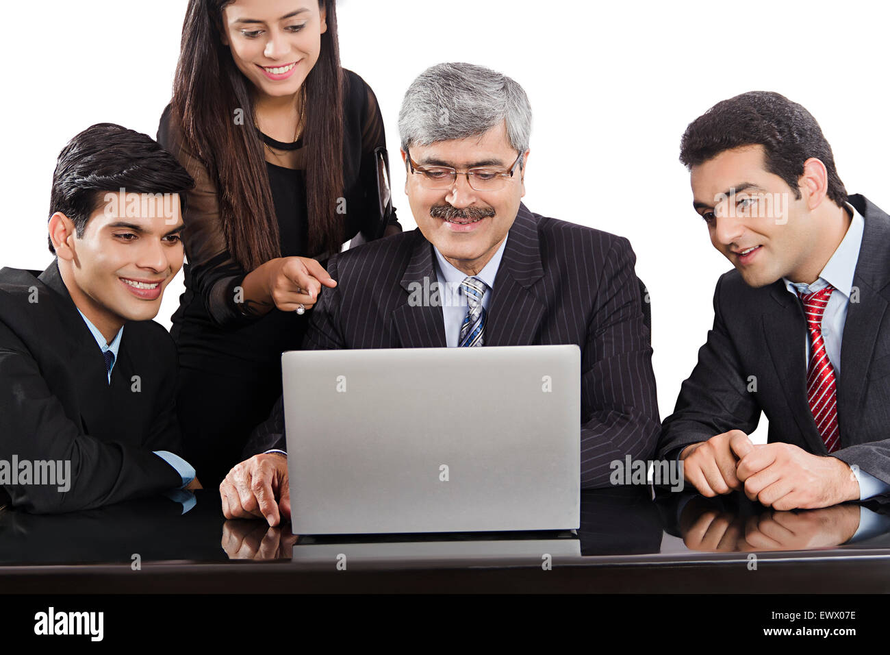 People sitting discussion tables hi-res stock photography and images ...