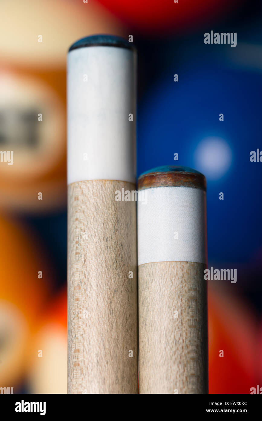 Snooker cues hi-res stock photography and images - Alamy