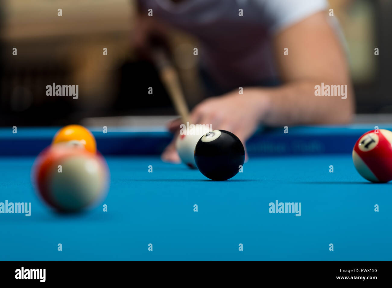 Playing snooker hi-res stock photography and images - Alamy