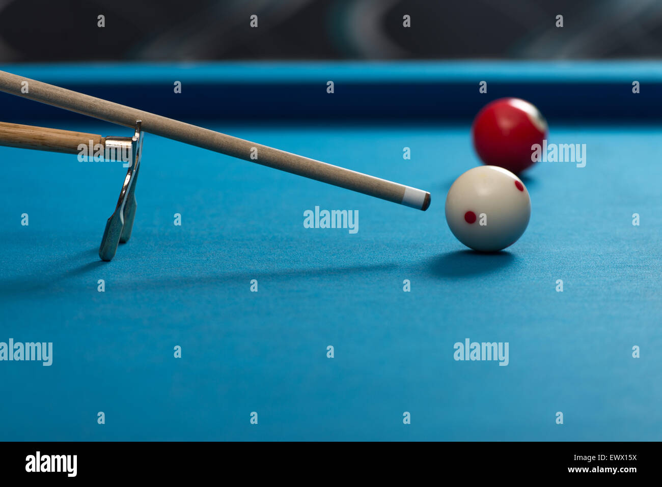 Woman taking aim hi-res stock photography and images - Alamy