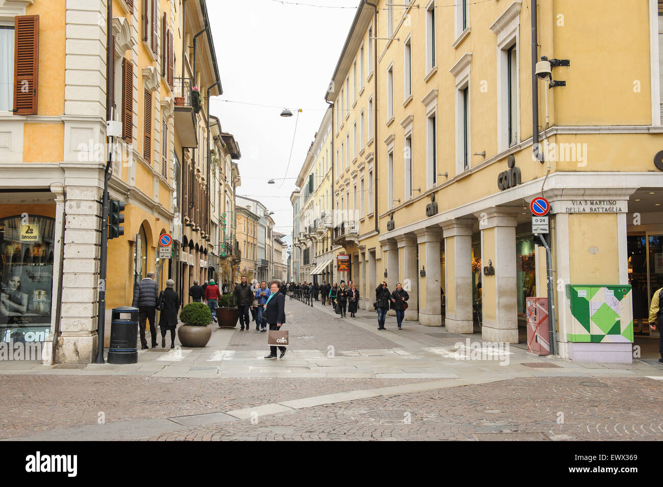 Italian street scenes hi-res stock photography and images - Alamy