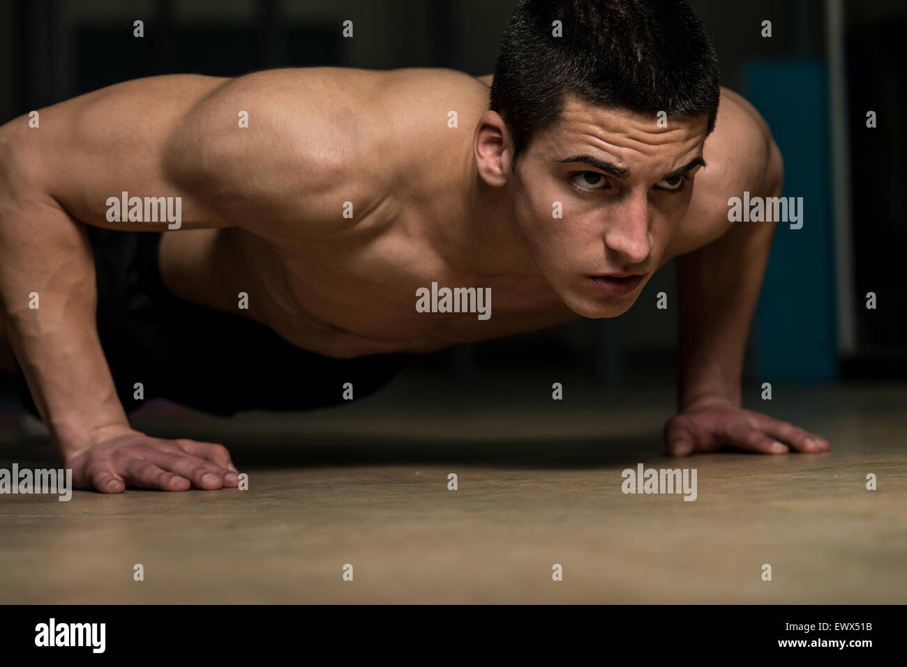 Man doing press ups hi-res stock photography and images - Alamy