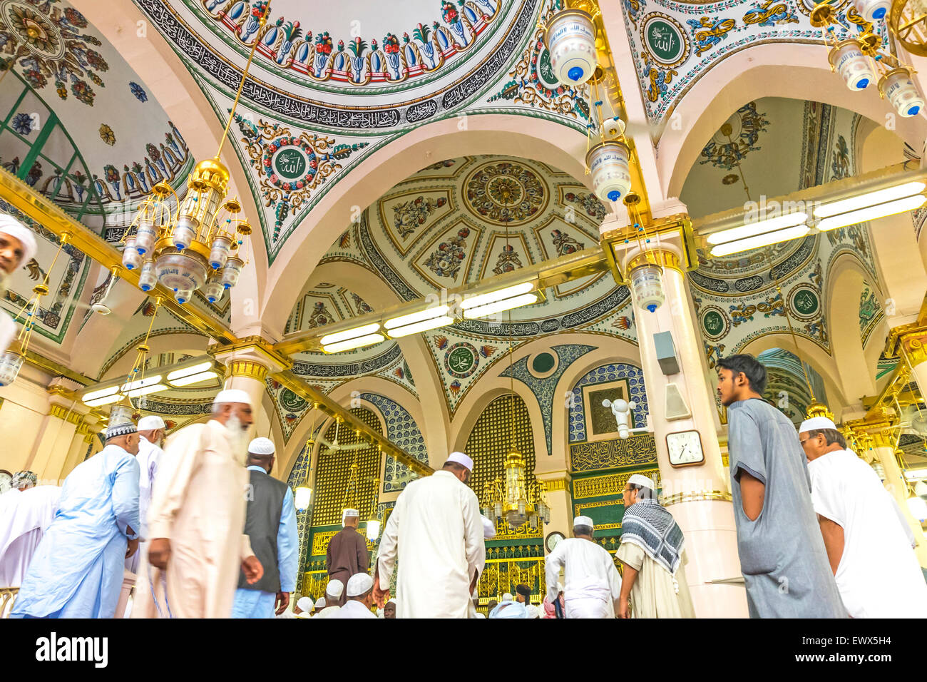Al masjid an nabawi interior hi-res stock photography and images - Alamy