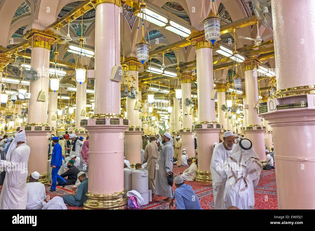 Al masjid an nabawi interior hi-res stock photography and images - Alamy