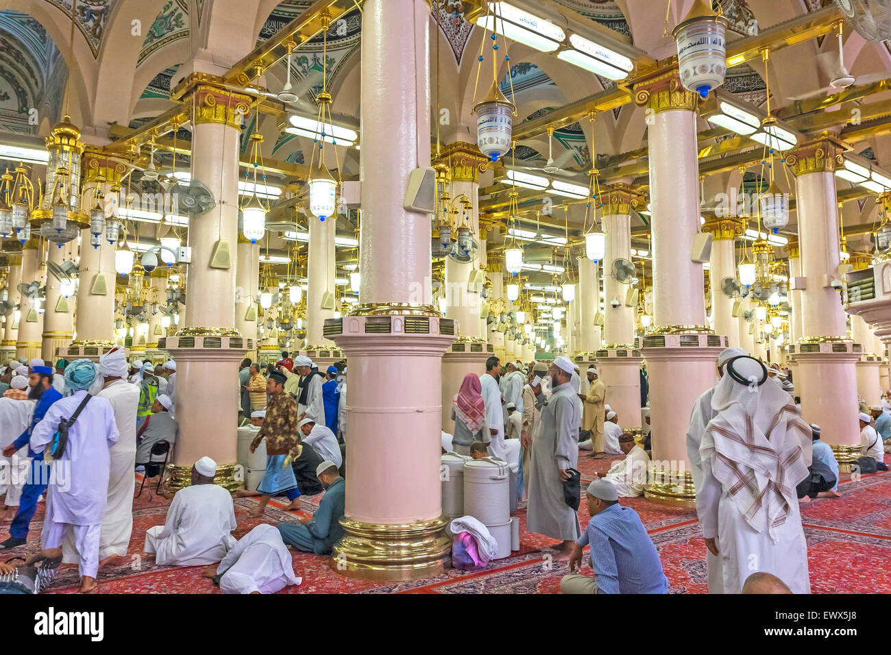 MEDINA-MAR 8 : Interior of Masjid Nabawi March 8, 2015 in Medina, Saudi ...
