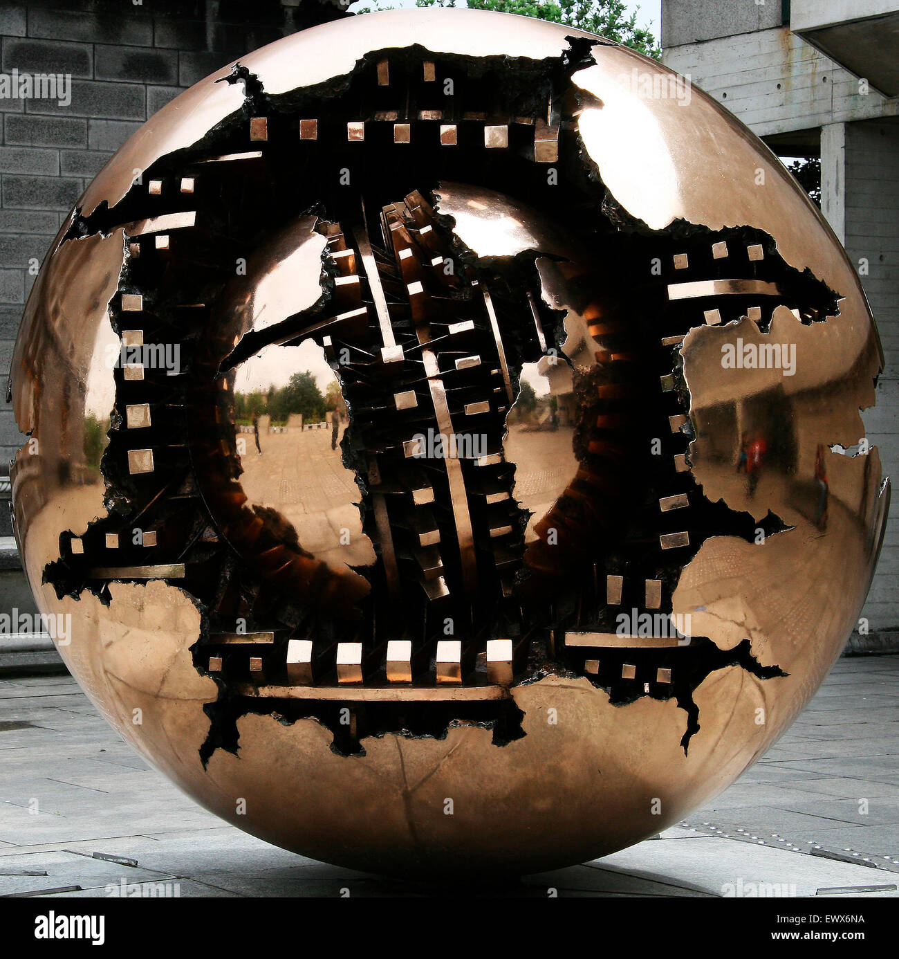 Balls art hi-res stock photography and images - Alamy