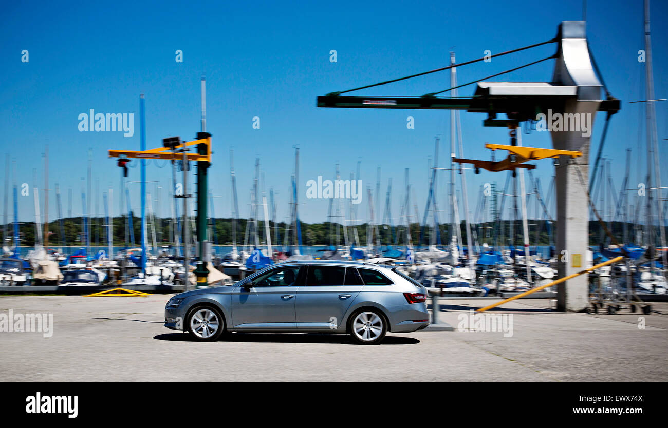Skoda Superb Combi Stock Photo - Alamy