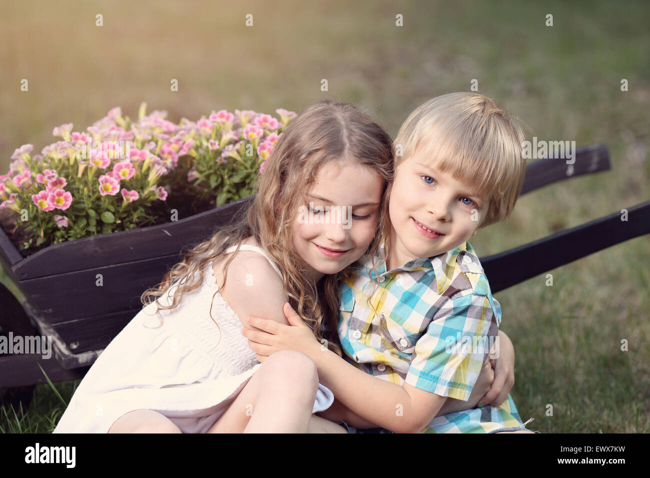 Friendship between children hi-res stock photography and images - Alamy