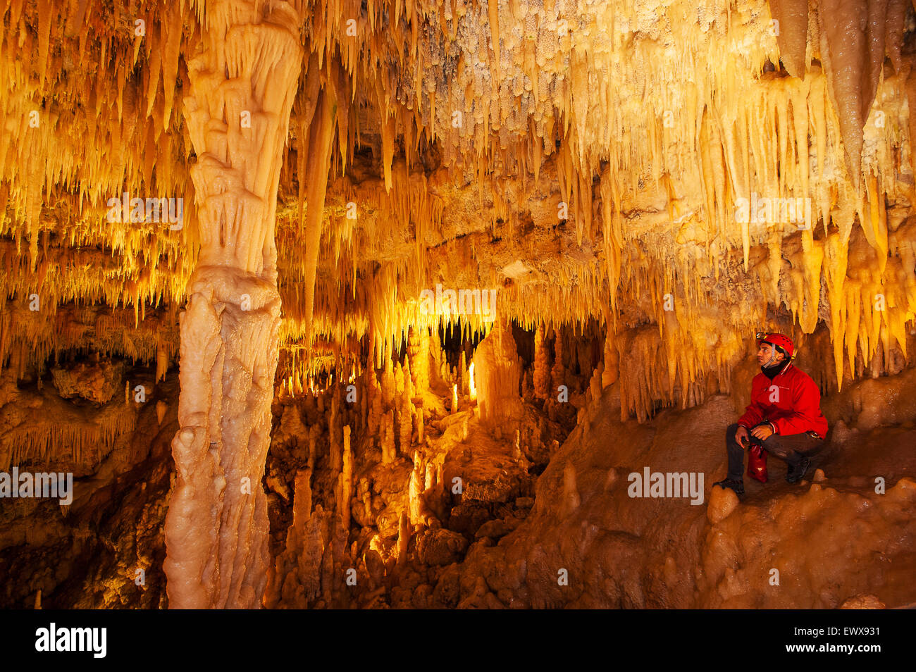 White cave rocks hi-res stock photography and images - Alamy
