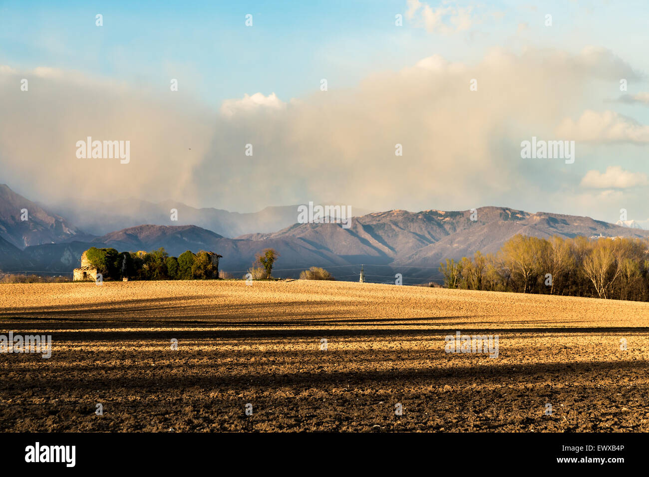 an abandoned and ruined farm in the fields of Italy Stock Photo - Alamy