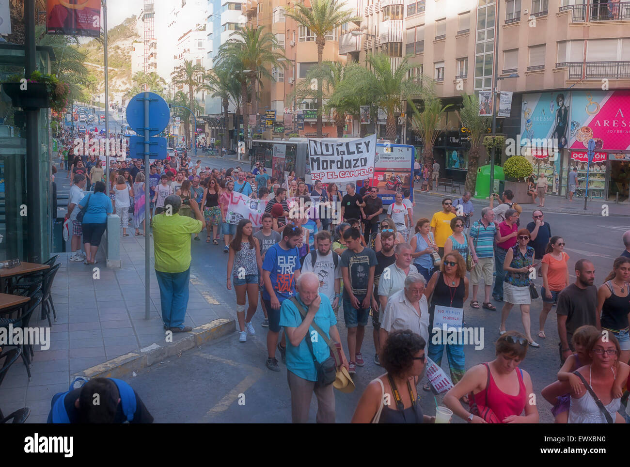 -Demonstrations against "Gag Rule" establish for the Government of PP ...