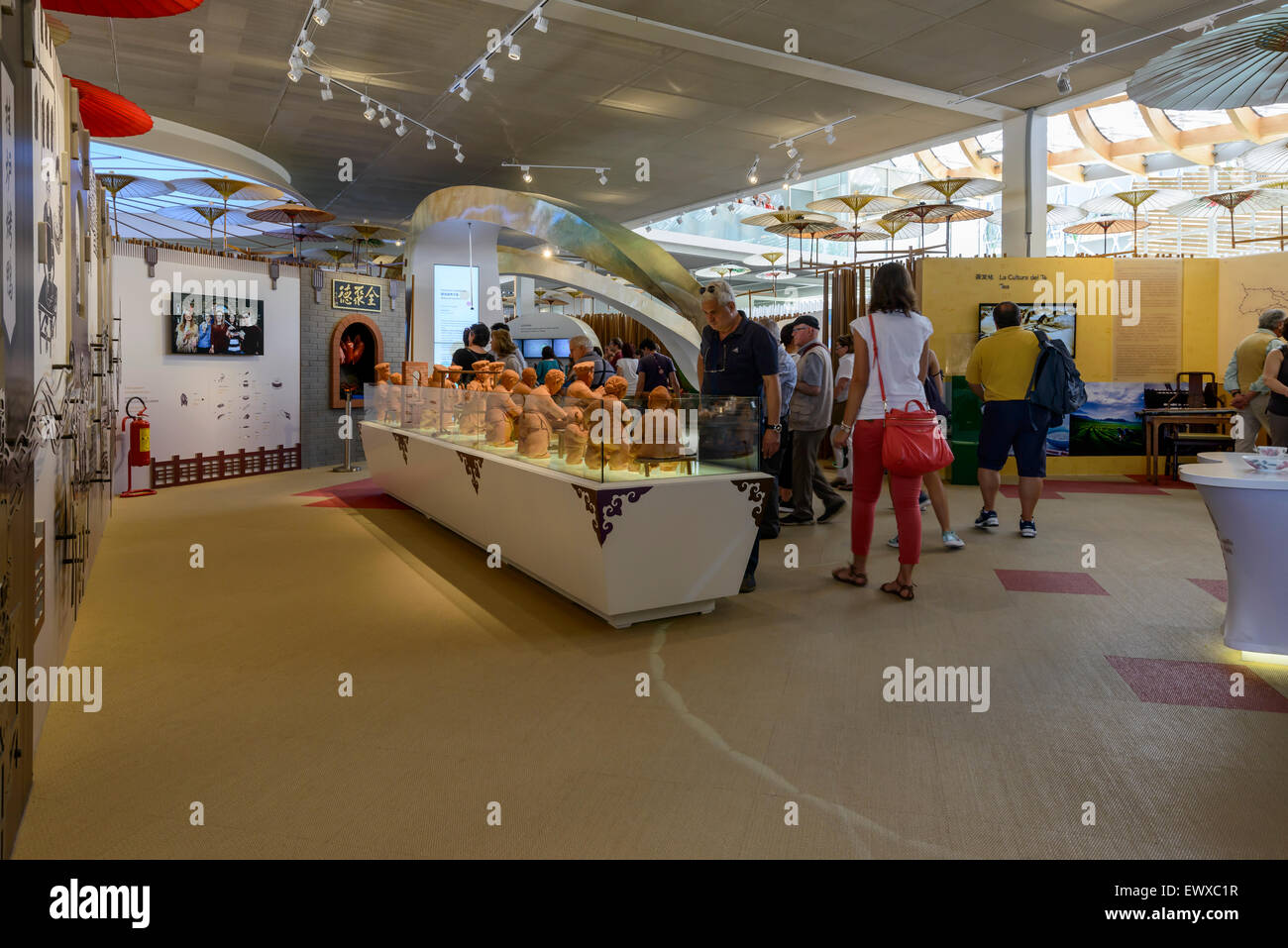 Visitors of the exhibition hi-res stock photography and images - Alamy