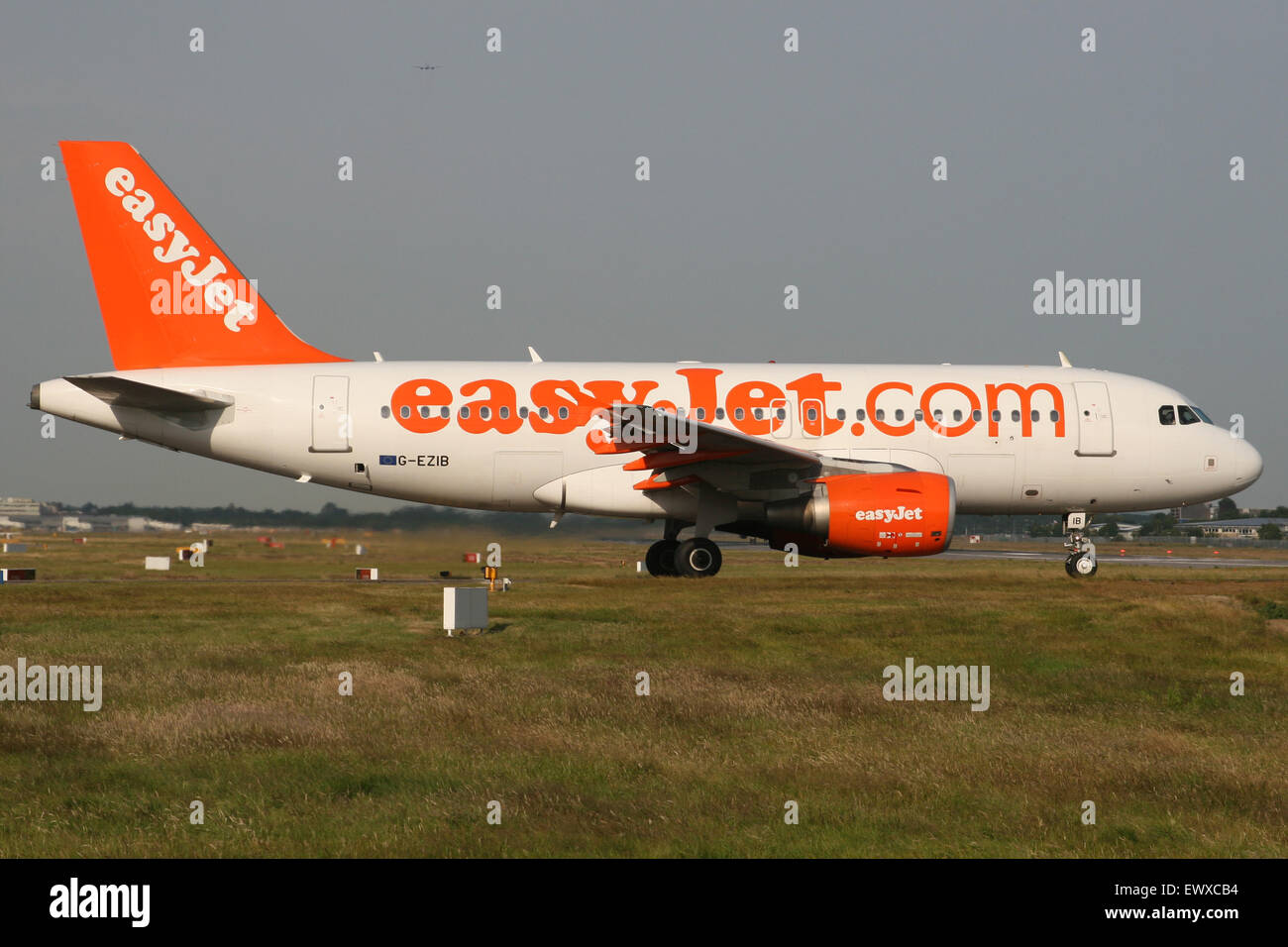 Easyjet a319 hi-res stock photography and images - Alamy