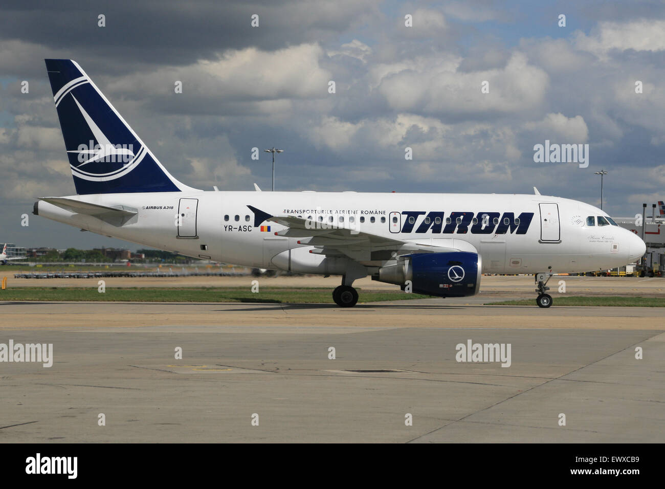 TAROM ROUMANIA A318 Stock Photo - Alamy