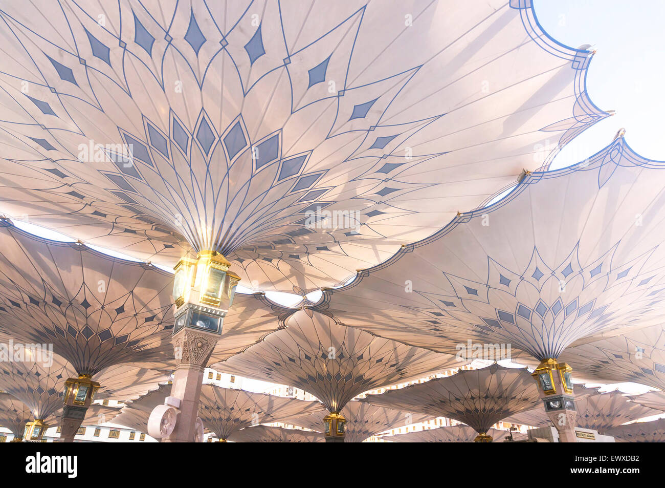 Madinah umbrella hi-res stock photography and images - Alamy