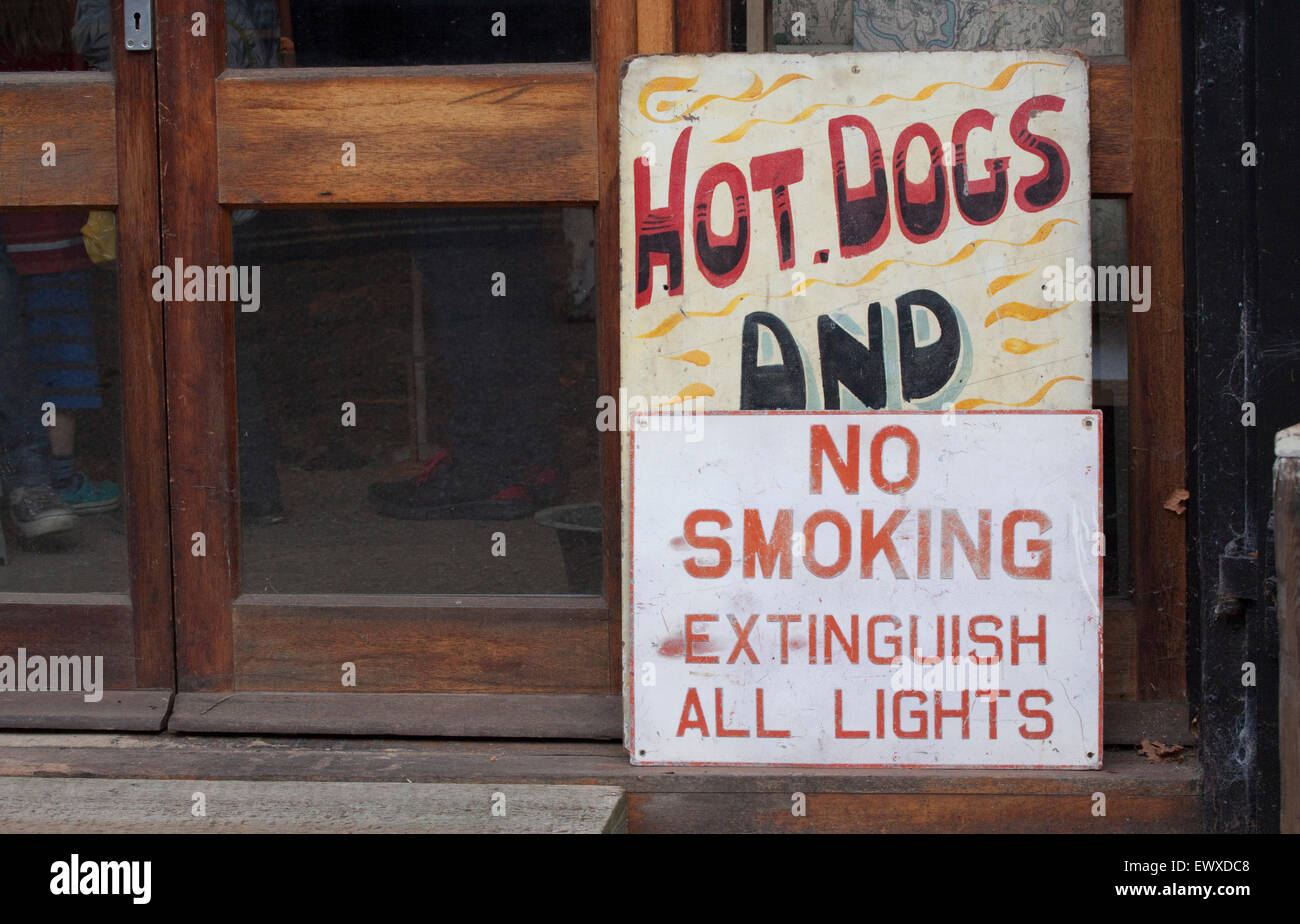 No leaning signage hi-res stock photography and images - Alamy