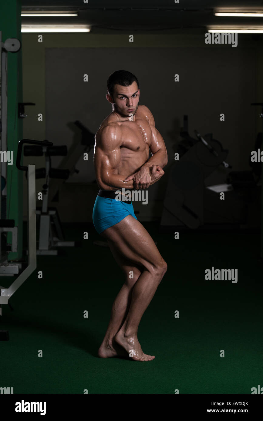 Body Builder Performing Side Chest Poses Stock Photo - Alamy
