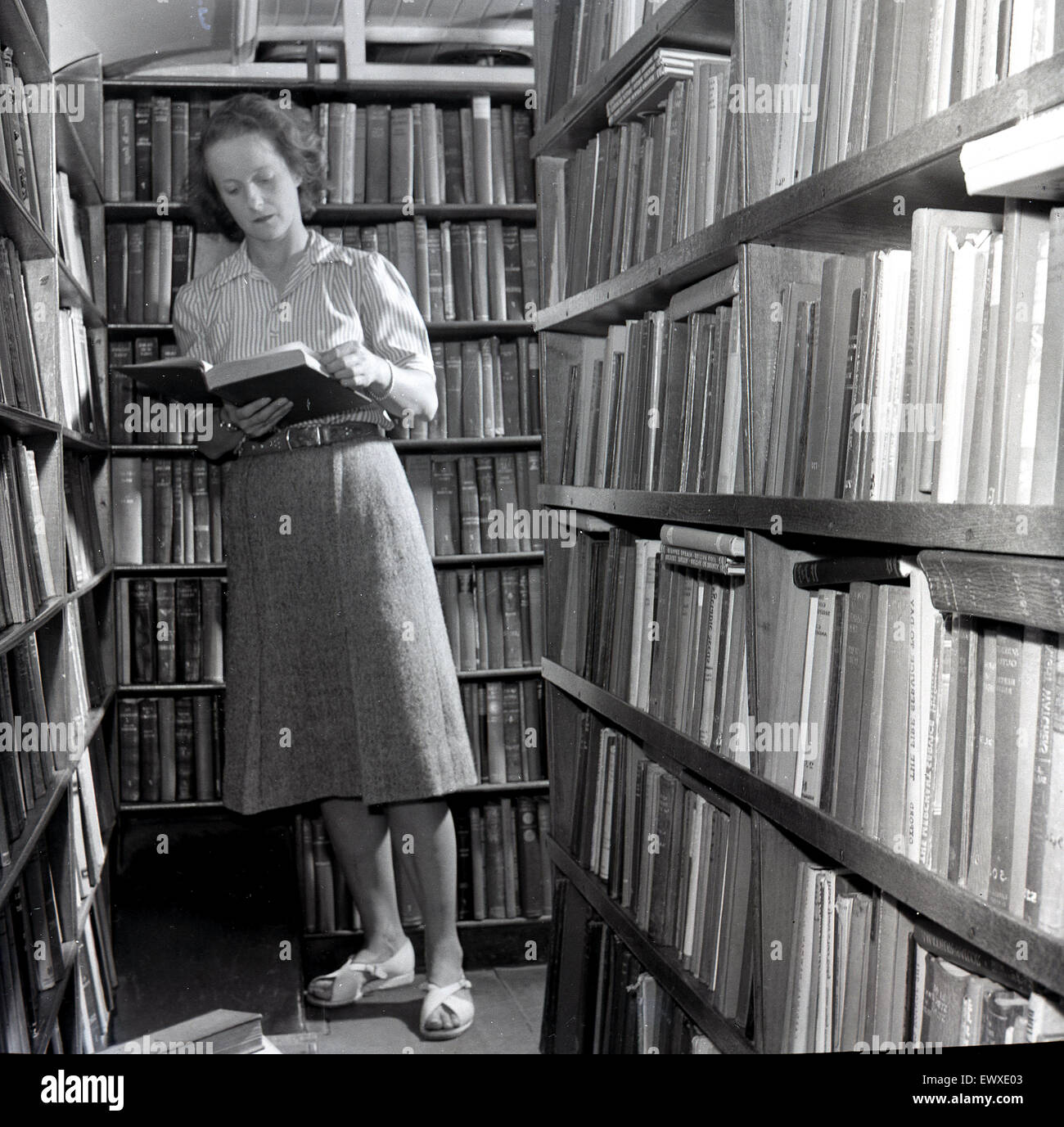 Mobile library 1950s hi-res stock photography and images - Alamy