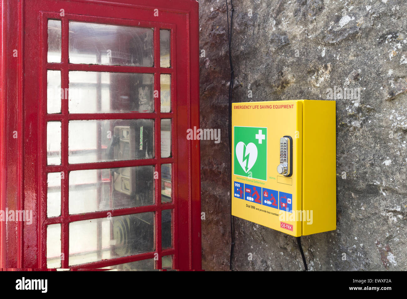 External defibrillator hi-res stock photography and images - Alamy