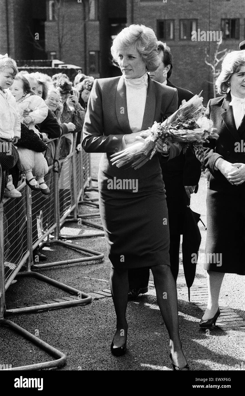 Princess Diana visiting the Boyd Court Guinness Trust Housing Estate ...