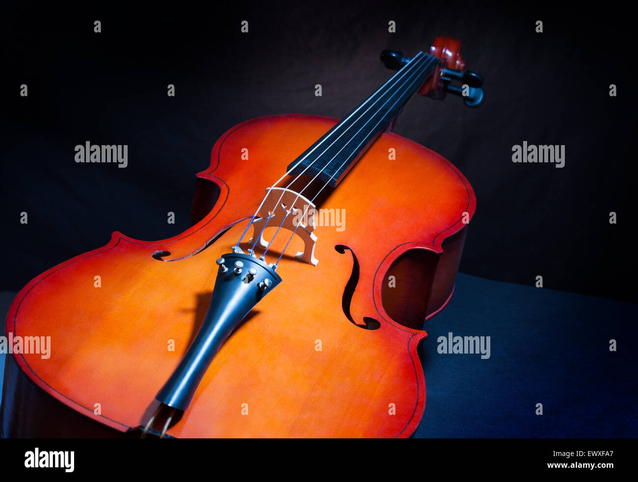 Cello in full length and vertical position Stock Photo - Alamy