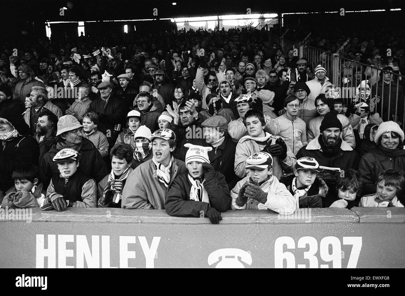 Arsenal fans 1980s hi-res stock photography and images - Alamy