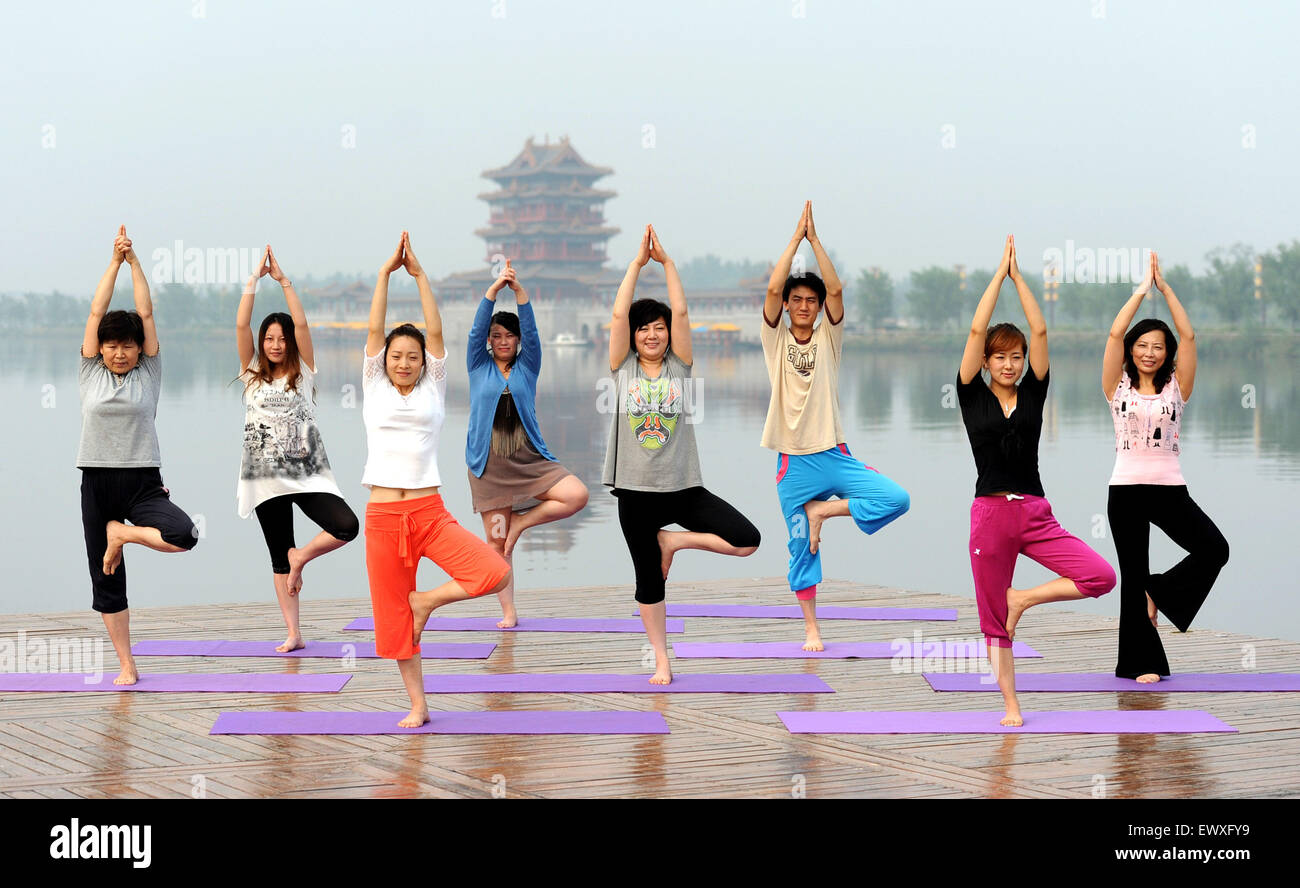 Yoga china 2014 hi-res stock photography and images - Alamy