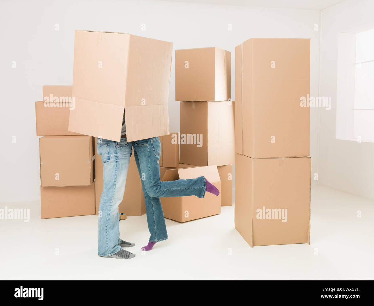 couple kissing under box during moving house Stock Photo - Alamy