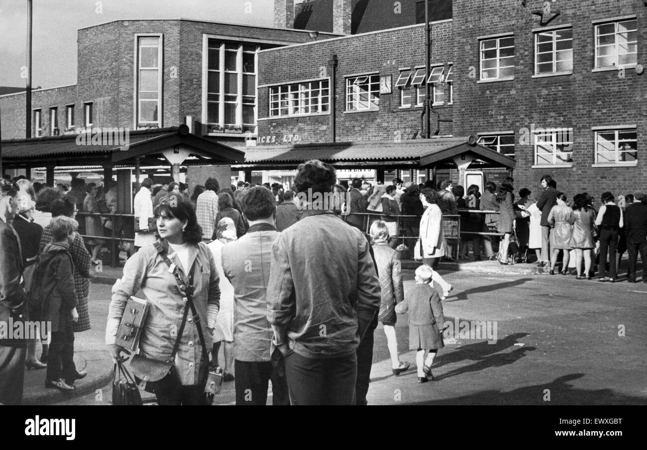 Queues and confusion at the United Bus Station, Middlesbrough, as the ...