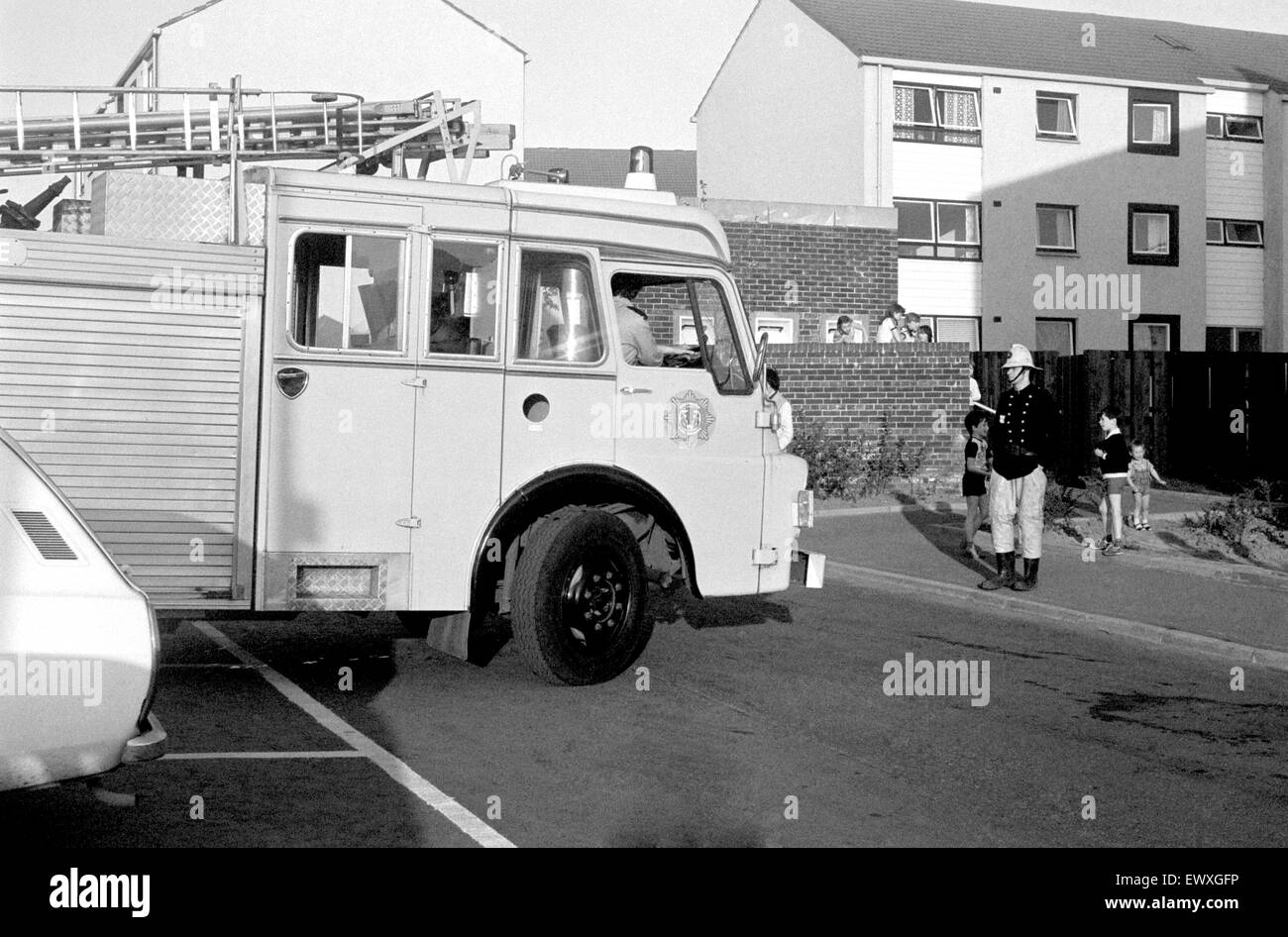 Strathclyde Fire Brigade engine attending an incident in Summerston ...