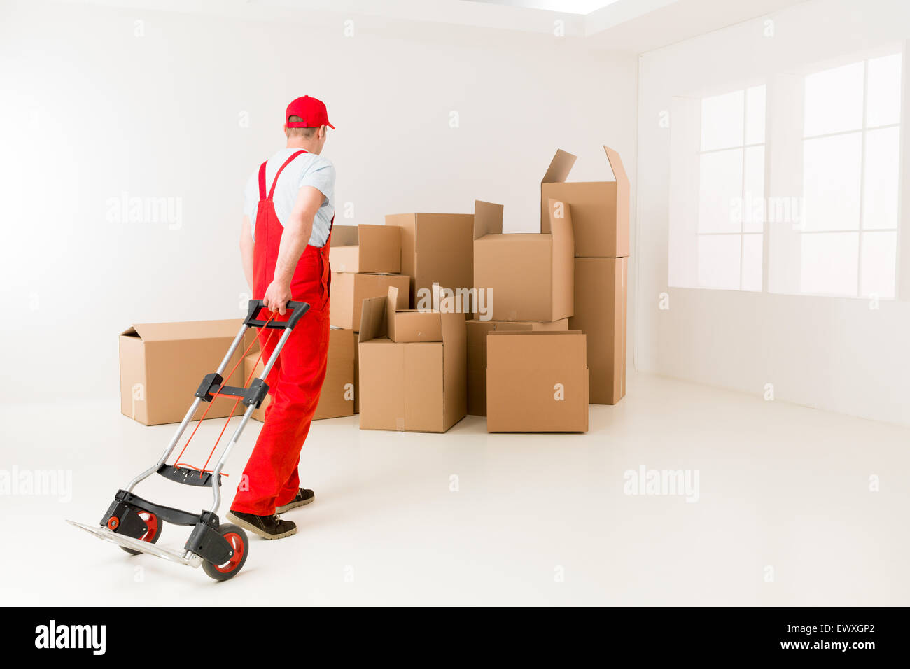 Hand truck box carrier hi-res stock photography and images - Alamy