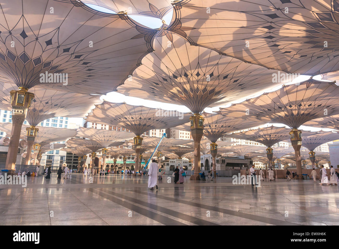 Muslim pilgrims umbrellas hi-res stock photography and images - Alamy