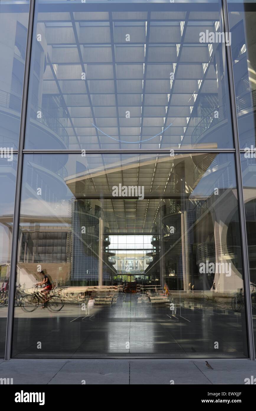 Modern government building hi-res stock photography and images - Alamy